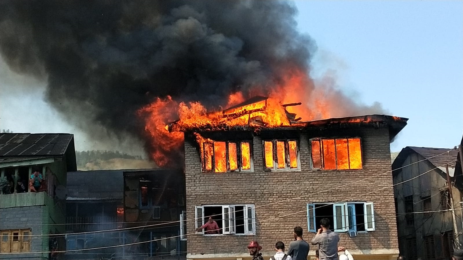 Fire breaks out at a hotel in Srinagar – Rising Kashmir