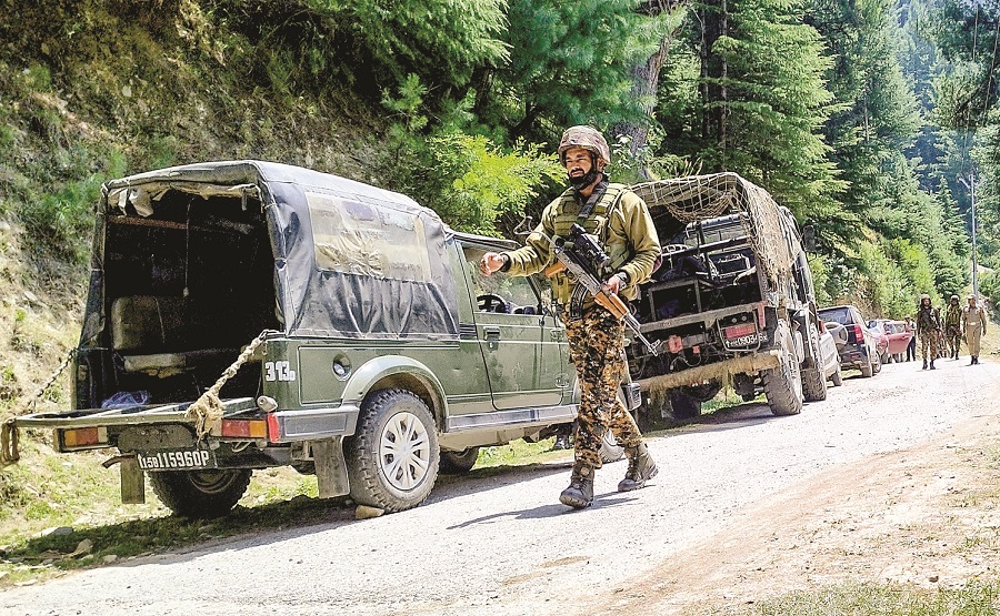 Exchange of fire between SF’s and terrorists underway in Gulmarg: Police – Rising Kashmir