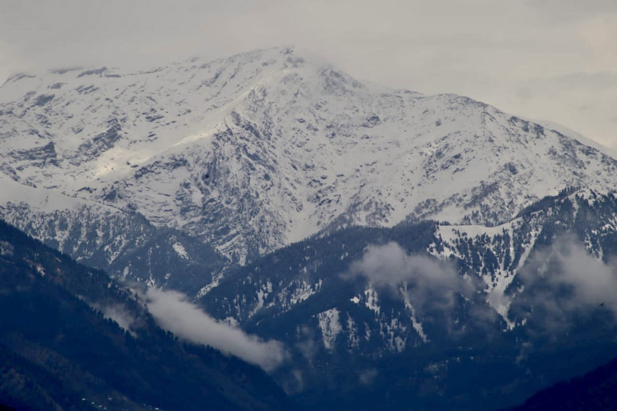 Snow in August: How Sonamarg Transformed Into a Winter Wonderland Overnight