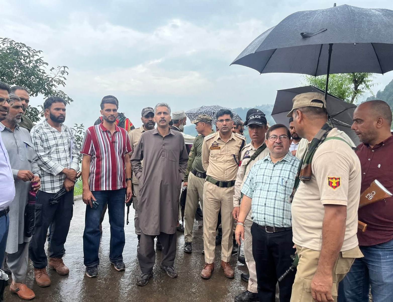 MLA Budhal visits land sinking affected village Panjnara – Rising Kashmir