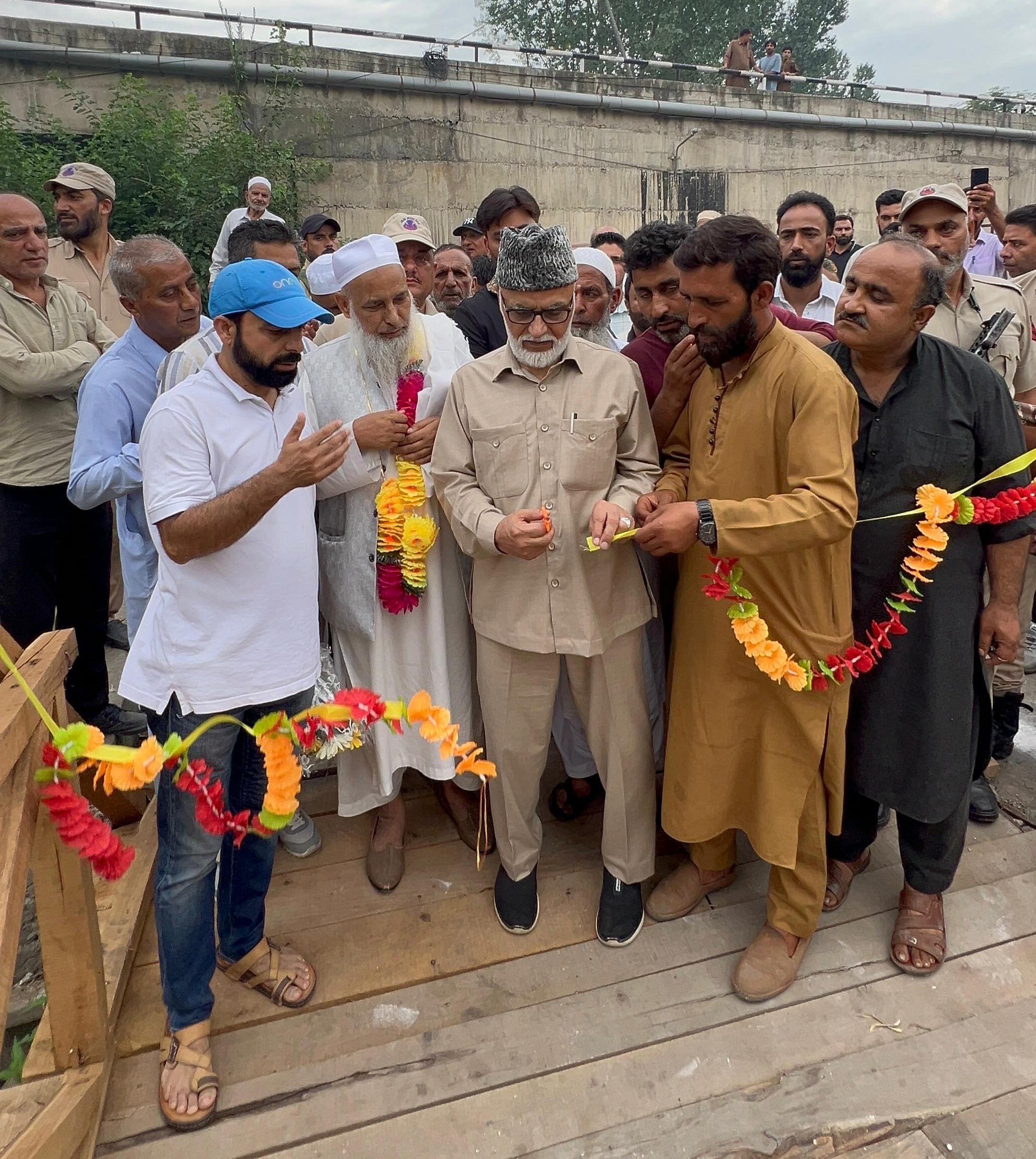 Sagar inaugurates three wooden culverts in Khanyar – Rising Kashmir