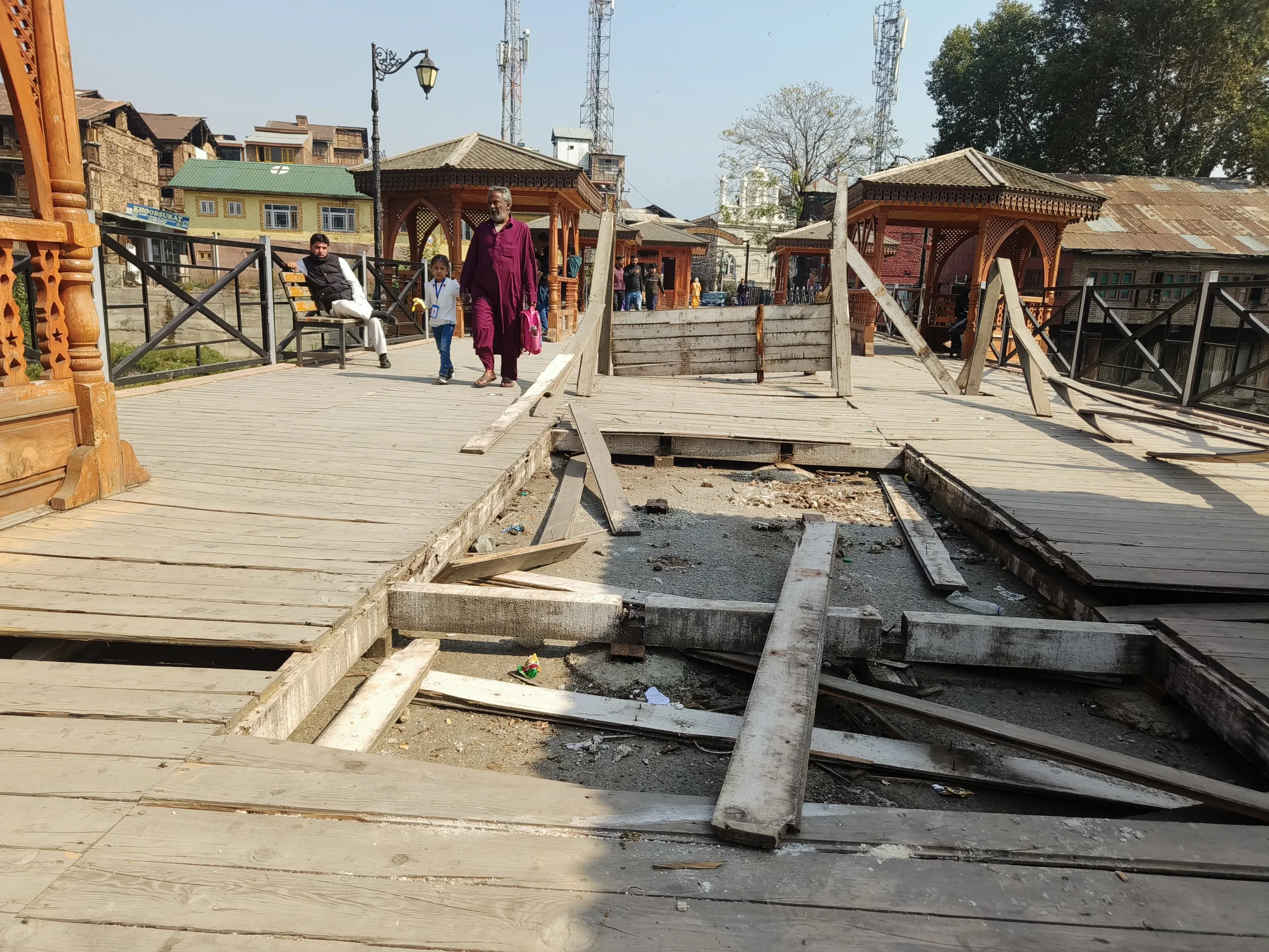 Govt mulls to convert Habba Kadal pedestrian bridge into parking: SSCL ...