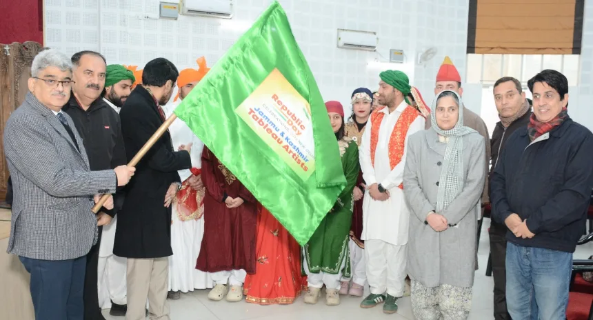 Chief Secretary flags off J&K Tableau contingent for Republic Day 2026 ...