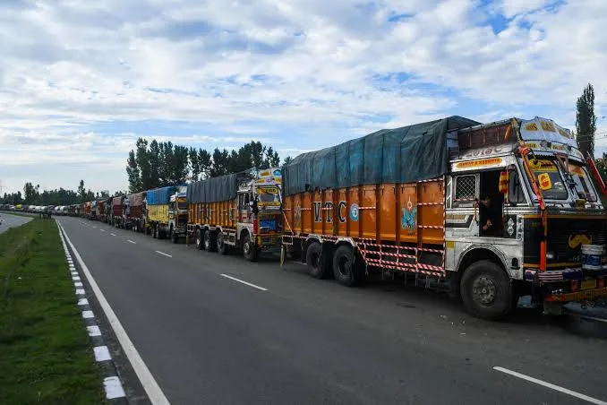 Jammu-Srinagar highway partially restored; Mughal, SSG, Sinthan Roads ...